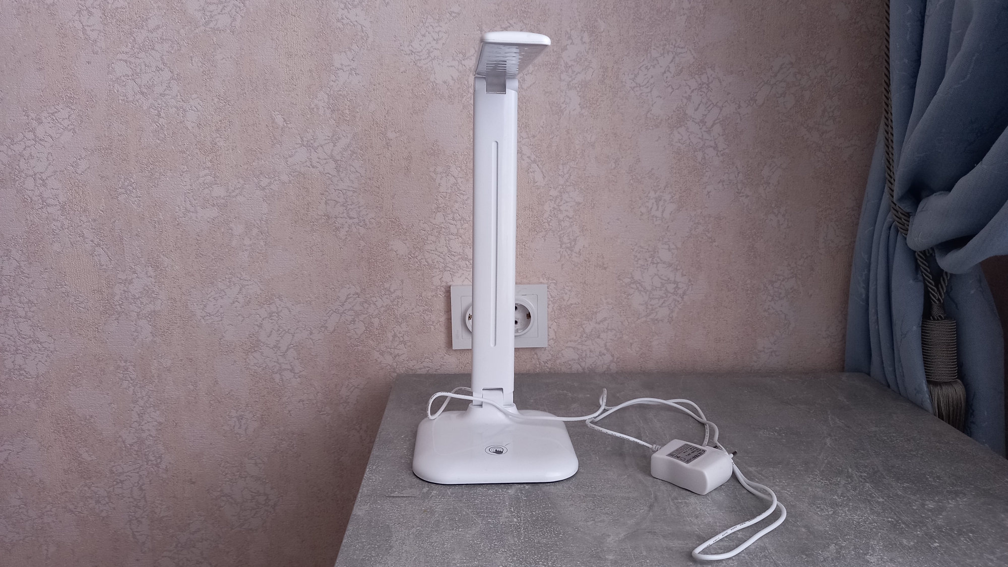 С ним жизнь станет ярче. Обзор настольного светильника Ultraflash UF ...